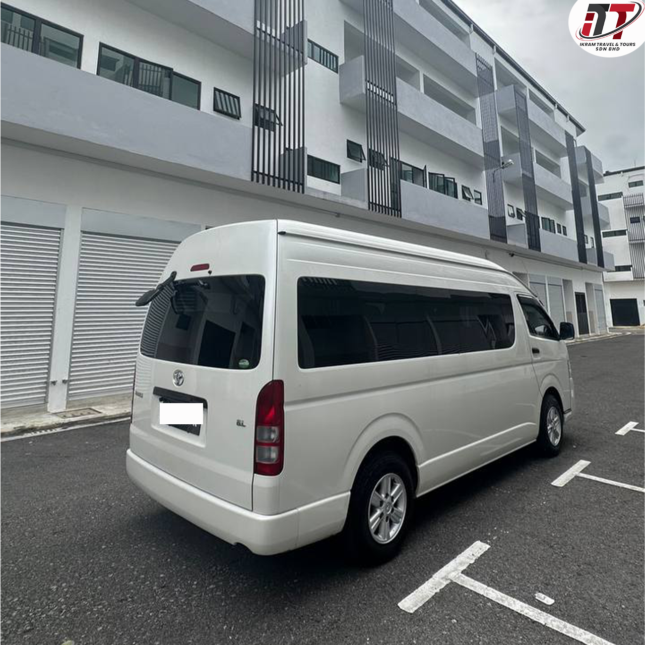 Toyota Hiace 14 Seater (A) - Ikramtransports